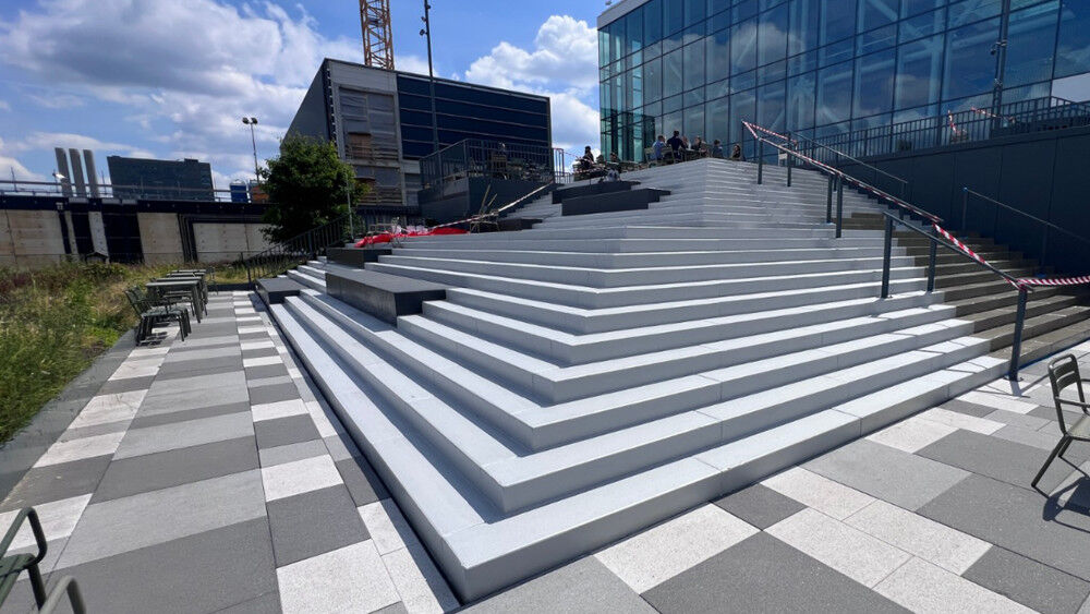 Veiligere trappen met moderne uitstraling voor ASML-kantoor | Stedebouw ...